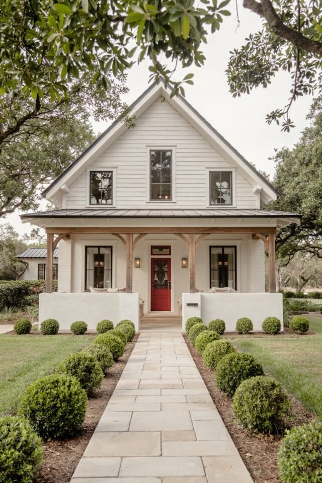 32 Modern Farmhouse Exterior Homes to Admire and Emulate